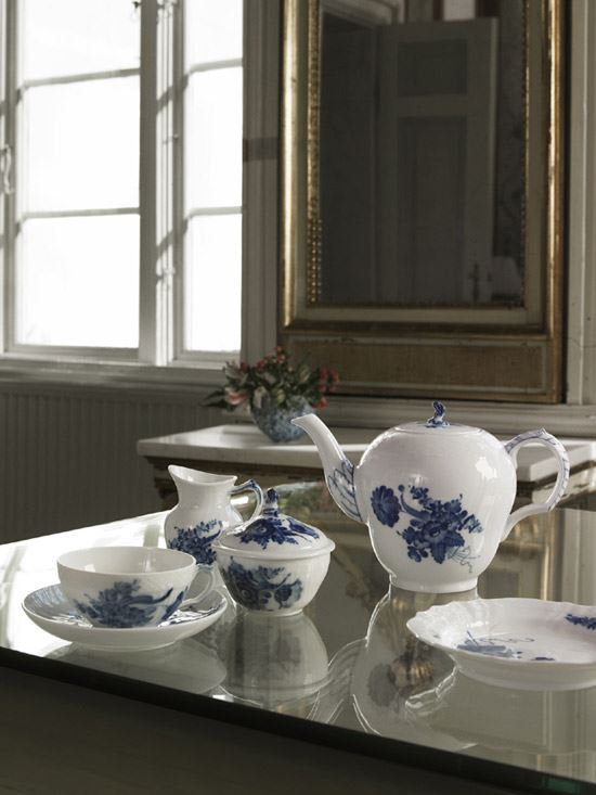 Blue Flower dinnerware Royal Copenhagen - Save up to 50 %